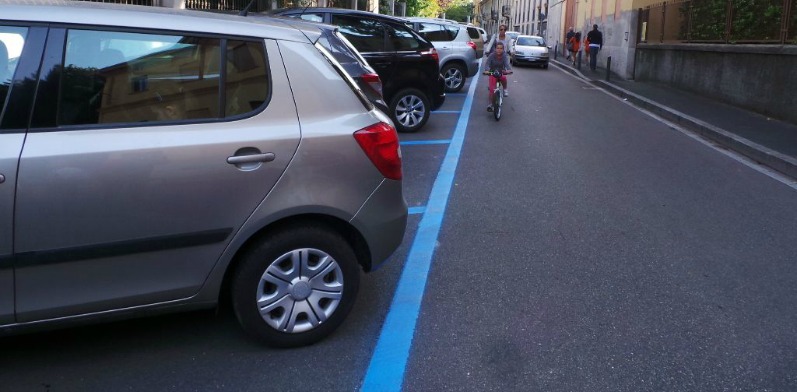 Strisce blu, arriva Phonzie. La sosta si paga con lo smartphone